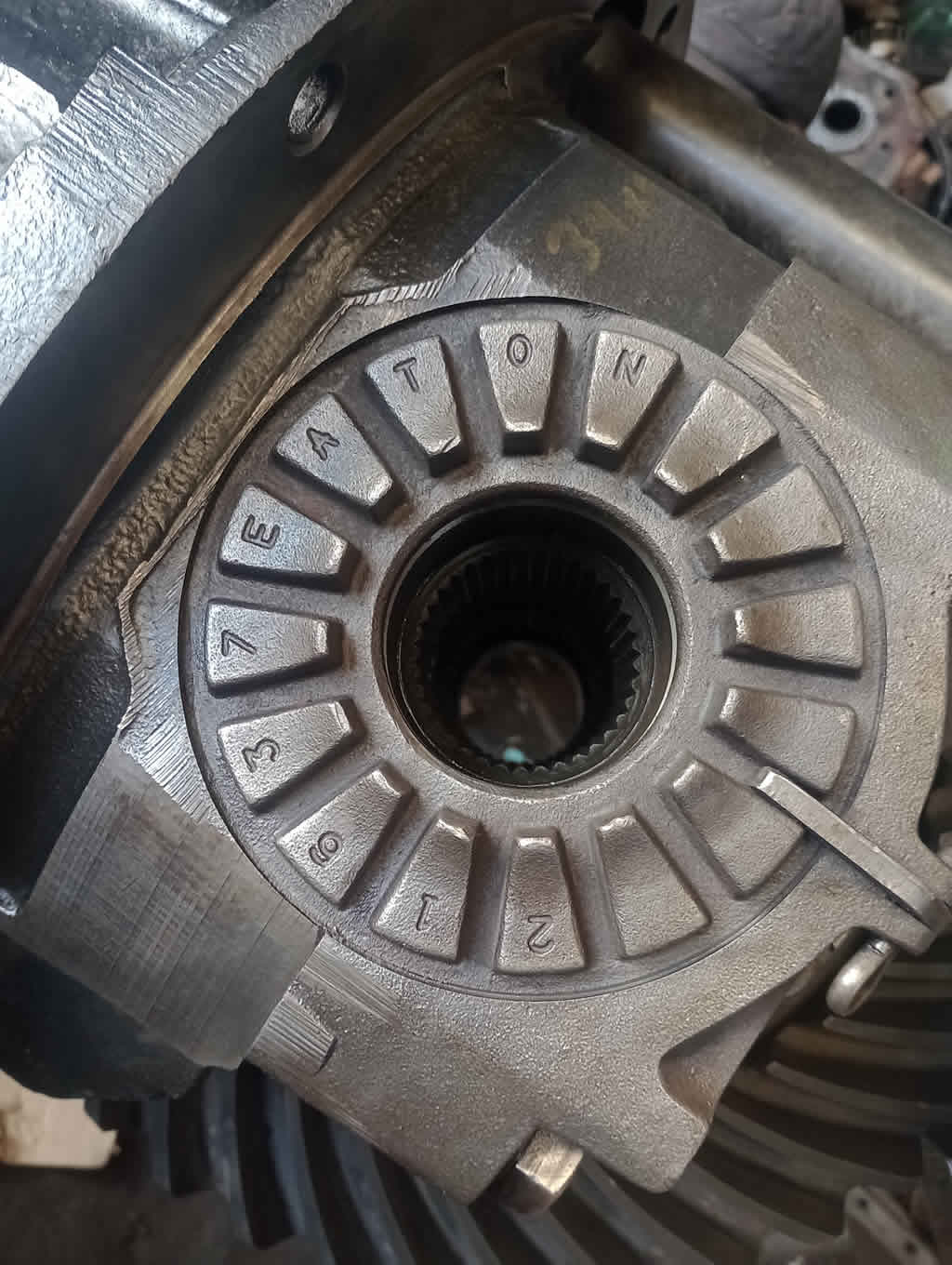 DERT521 Diferencial EATON RT521 Delantero 39x9 - HAT Embragues y Caja ...